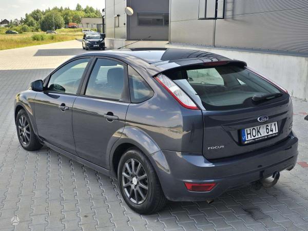 Grey Ford Focus 2010 in Siauliai, with an engine capacity of 1.60 L and mileage of 350 thousand km for 1250 €, photo 6 on AUTOMOTO.COM.LV