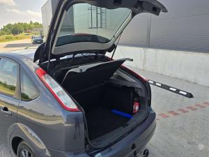 Pelēks Ford Focus 2010 Šauļi, ar dzinēja tilpumu 1.60 L un nobraukumu 350 tūkst. km par 1250 €, foto 8 vietnē AUTOMOTO.COM.LV