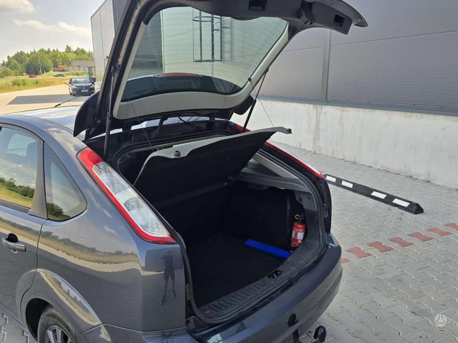 Pelēks Ford Focus 2010 Šauļi, ar dzinēja tilpumu 1.60 L un nobraukumu 350 tūkst. km par 1250 €, foto 8 vietnē AUTOMOTO.COM.LV