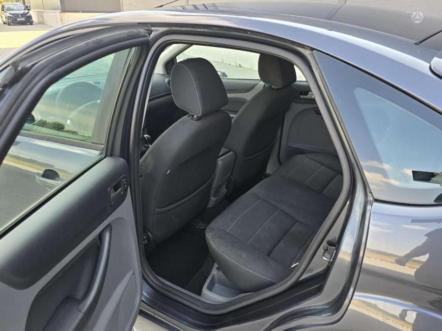 Pelēks Ford Focus 2010 Šauļi, ar dzinēja tilpumu 1.60 L un nobraukumu 350 tūkst. km par 1250 €, foto 9 vietnē AUTOMOTO.COM.LV