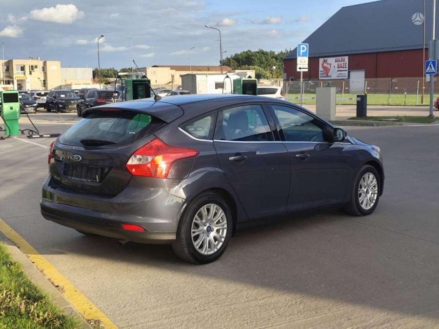 Grey Ford Focus 2010 in Siauliai, with an engine capacity of 1.60 L and mileage of 250 thousand km for 3650 €, photo 6 on AUTOMOTO.COM.LV