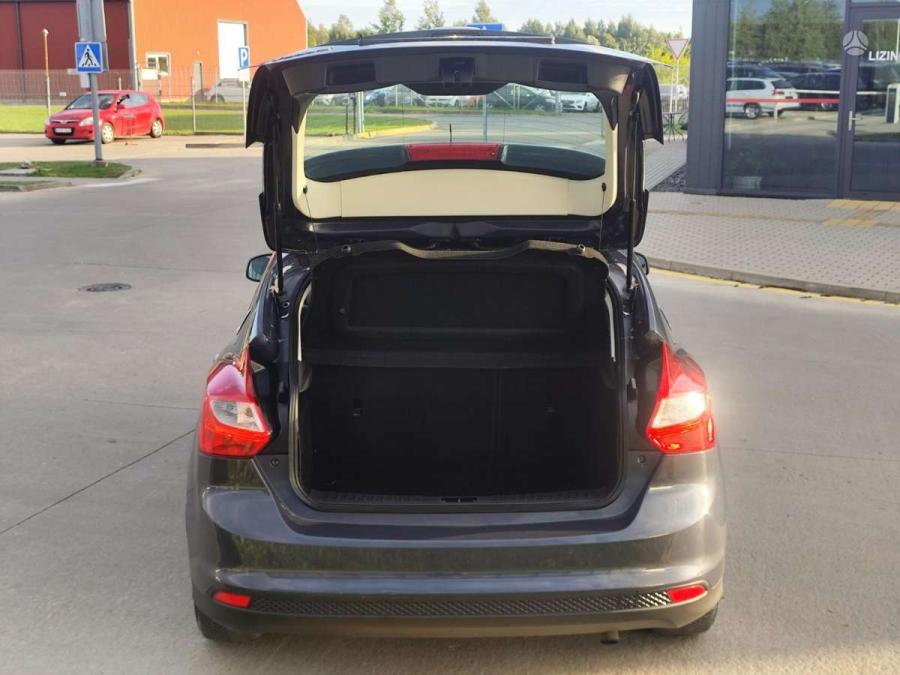 Grey Ford Focus 2010 in Siauliai, with an engine capacity of 1.60 L and mileage of 250 thousand km for 3650 €, photo 9 on AUTOMOTO.COM.LV