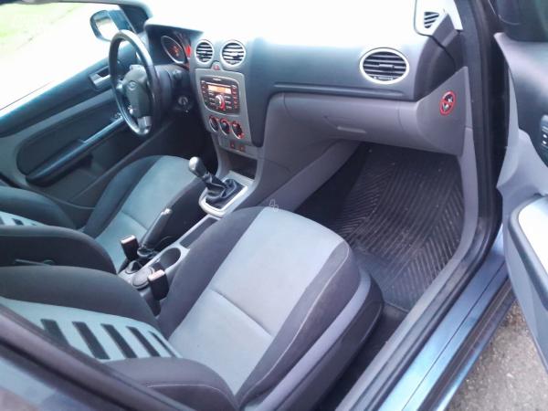 Pelēks Ford Focus 2010 Marijampole, ar dzinēja tilpumu 1.60 L un nobraukumu 269 tūkst. km par 1250 €, foto 8 vietnē AUTOMOTO.COM.LV