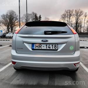 Pelēks Ford Focus 2011 Rīga, ar dzinēja tilpumu 1.60 L un nobraukumu 247 tūkst. km par 2290 €, foto 2 vietnē AUTOMOTO.COM.LV