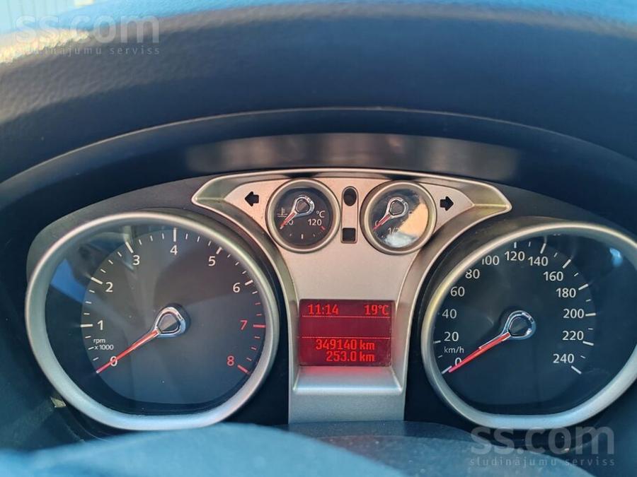 Grey Ford Focus 2011 in Jekabpils, with an engine capacity of 1.60 L and mileage of 349 thousand km for 2000 €, photo 5 on AUTOMOTO.COM.LV