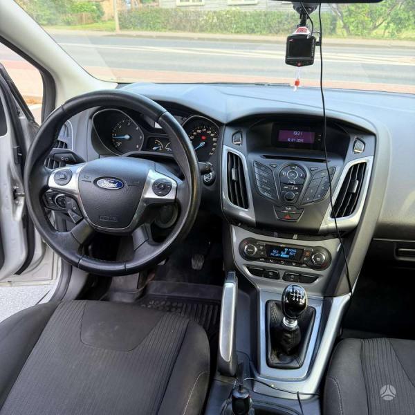 Pelēks Ford Focus 2011 Zarasai, ar dzinēja tilpumu 1.56 L un nobraukumu 275 tūkst. km par 3200 €, foto 8 vietnē AUTOMOTO.COM.LV