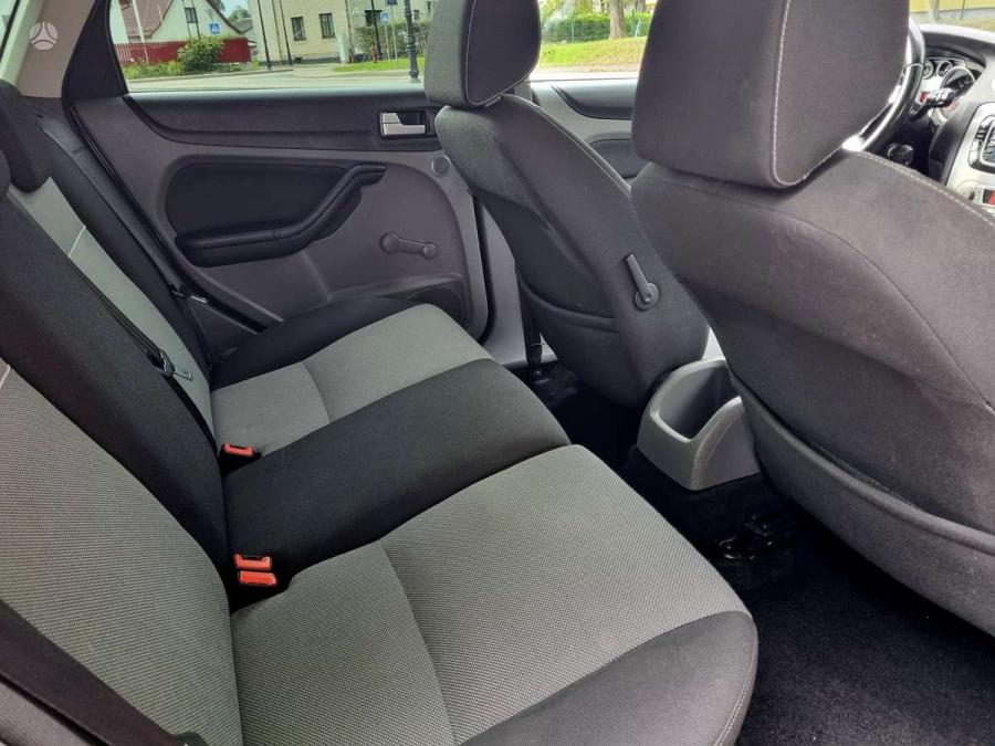 Grey Ford Focus 2011 in Jonava, with an engine capacity of 1.56 L and mileage of 288 thousand km for 2499 €, photo 24 on AUTOMOTO.COM.LV