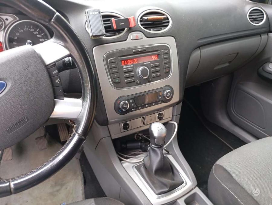 Grey Ford Focus 2011 in Vilnius, with an engine capacity of 1.56 L and mileage of 227 thousand km for 1599 €, photo 7 on AUTOMOTO.COM.LV