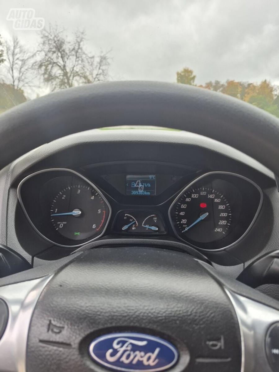 Grey Ford Focus 2011 in Kelme, with an engine capacity of 1.60 L and mileage of 309 thousand km for 900 €, photo 10 on AUTOMOTO.COM.LV