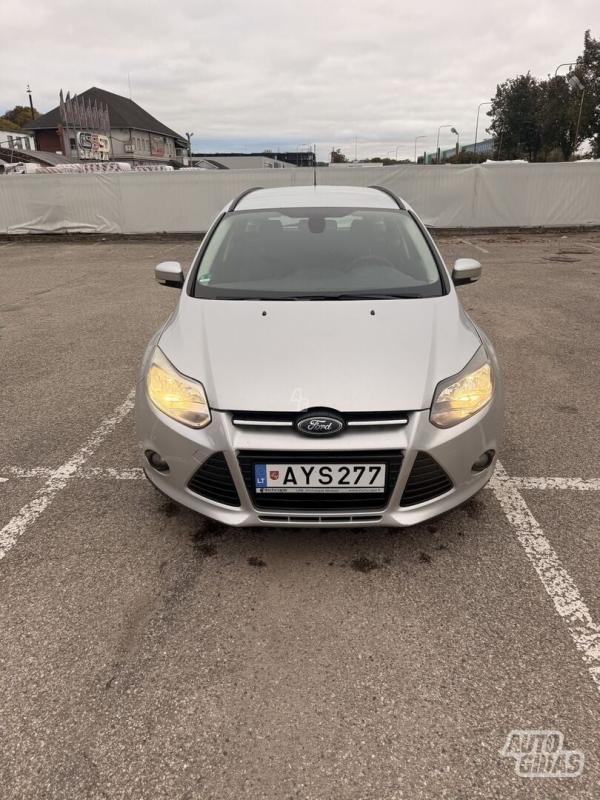 Grey Ford Focus 2011 in Kaunas, with an engine capacity of 1.60 L and mileage of 305 thousand km for 2400 €, photo 4 on AUTOMOTO.COM.LV