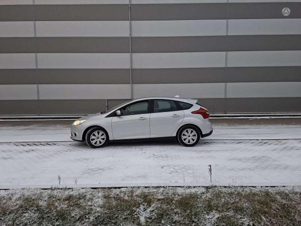 Pelēks Ford Focus 2012 Šauļi, ar dzinēja tilpumu 1.60 L un nobraukumu 330 tūkst. km par 2300 €, foto 2 vietnē AUTOMOTO.COM.LV