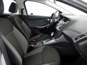 Pelēks Ford Focus 2012 Tallina, ar dzinēja tilpumu 1.60 L un nobraukumu 249 tūkst. km par 2499 €, foto 7 vietnē AUTOMOTO.COM.LV