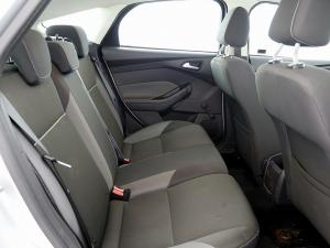 Pelēks Ford Focus 2012 Tallina, ar dzinēja tilpumu 1.60 L un nobraukumu 249 tūkst. km par 2499 €, foto 15 vietnē AUTOMOTO.COM.LV