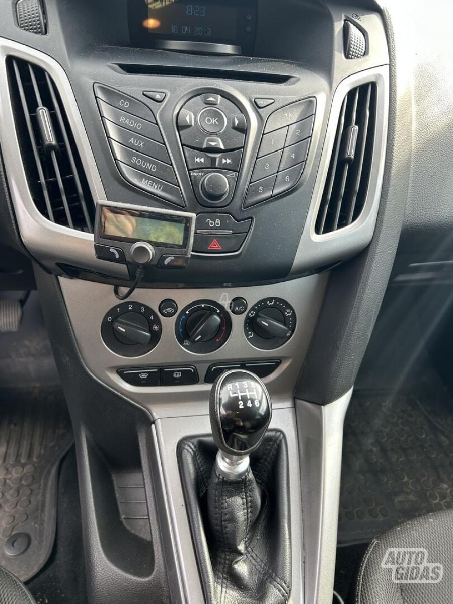 Grey Ford Focus 2013 in Vilnius, with an engine capacity of 1.00 L and mileage of 95 thousand km for 1499 €, photo 8 on AUTOMOTO.COM.LV
