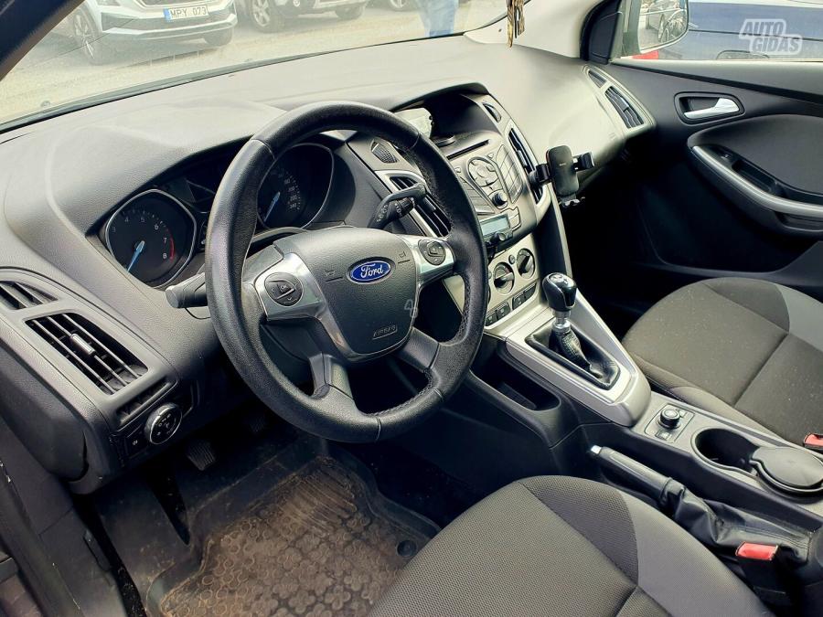 Grey Ford Focus 2013 in Vilnius, with an engine capacity of 1.00 L and mileage of 95 thousand km for 1499 €, photo 14 on AUTOMOTO.COM.LV