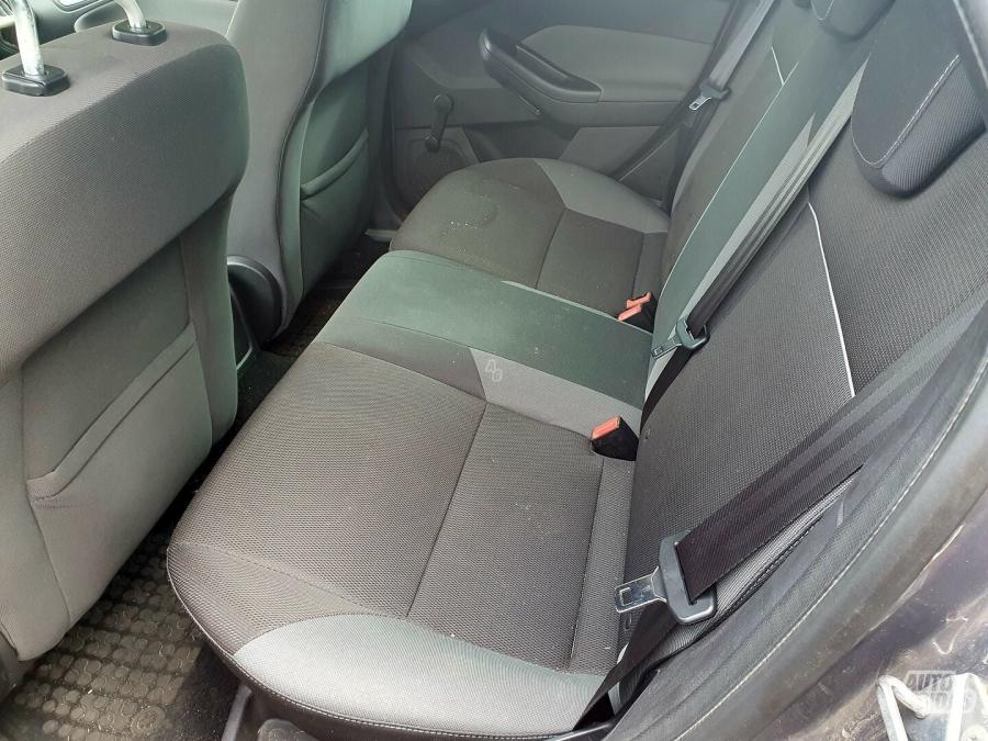 Grey Ford Focus 2013 in Vilnius, with an engine capacity of 1.00 L and mileage of 95 thousand km for 1499 €, photo 17 on AUTOMOTO.COM.LV