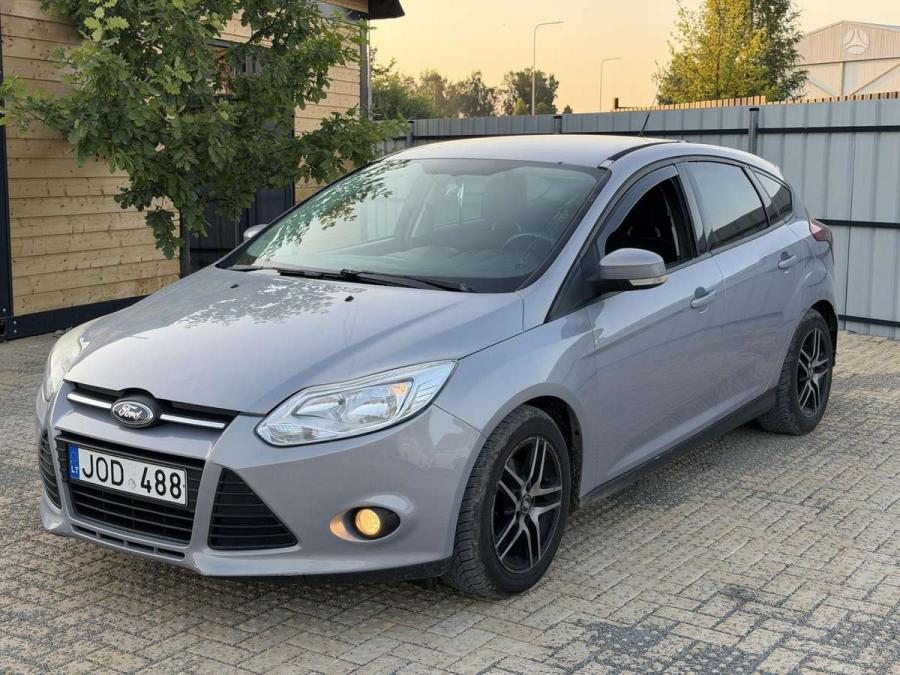 Pelēks Ford Focus 2013 Šauļi, ar dzinēja tilpumu 1.56 L un nobraukumu 3 tūkst. km par 1500 €, foto 1 vietnē AUTOMOTO.COM.LV