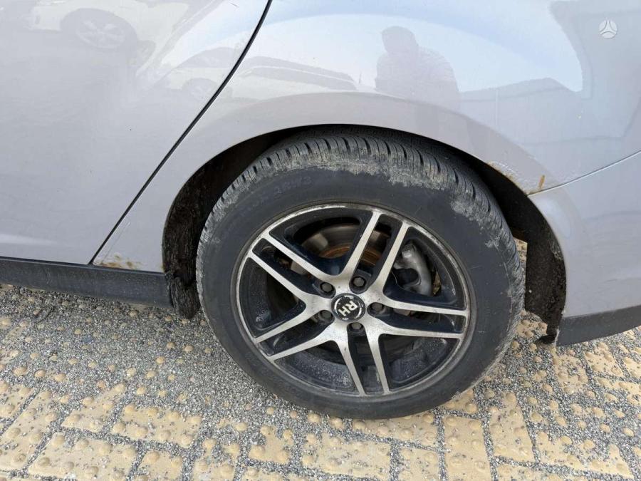 Pelēks Ford Focus 2013 Šauļi, ar dzinēja tilpumu 1.56 L un nobraukumu 3 tūkst. km par 1500 €, foto 7 vietnē AUTOMOTO.COM.LV