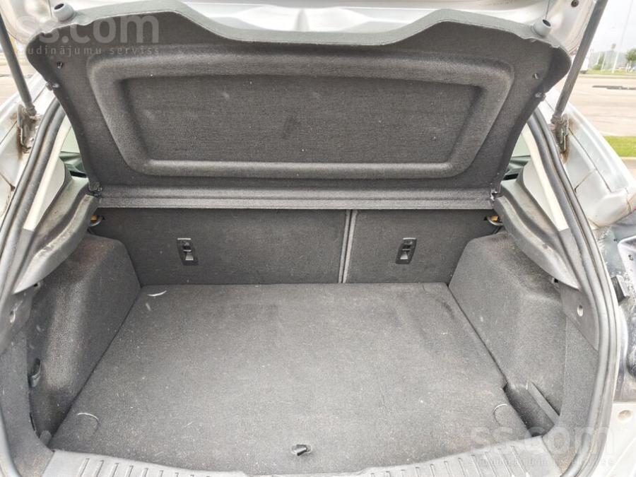 Pelēks Ford Focus 2013 Rīga, ar dzinēja tilpumu 1.60 L un nobraukumu 208 tūkst. km par 3350 €, foto 13 vietnē AUTOMOTO.COM.LV