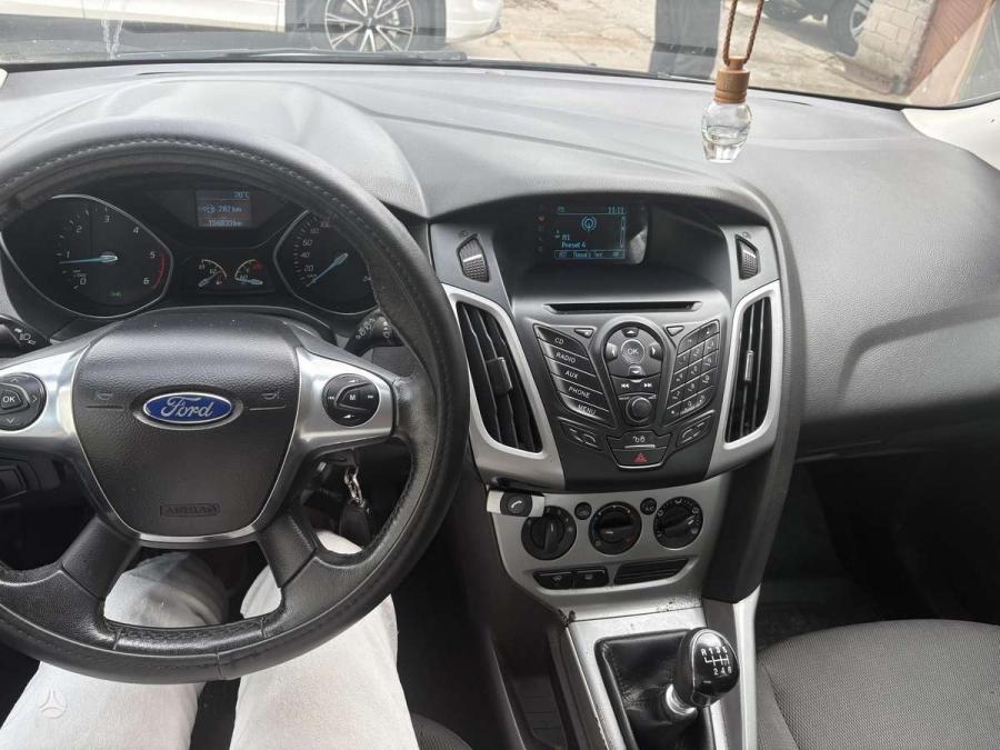 Pelēks Ford Focus 2013 Klaipėda, ar dzinēja tilpumu 1.60 L un nobraukumu 155 tūkst. km par 2800 €, foto 4 vietnē AUTOMOTO.COM.LV