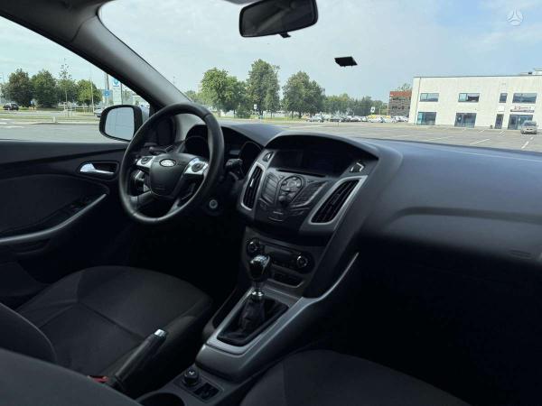 Pelēks Ford Focus 2013 Kauņa, ar dzinēja tilpumu 1.60 L un nobraukumu 284 tūkst. km par 2250 €, foto 5 vietnē AUTOMOTO.COM.LV