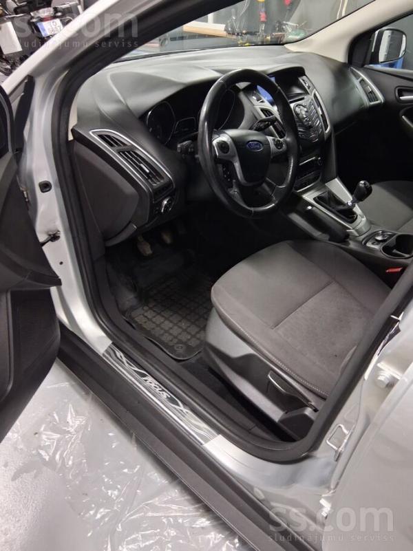 Pelēks Ford Focus 2013 Kuldīga, ar dzinēja tilpumu 1.60 L un nobraukumu 250 tūkst. km par 4200 €, foto 4 vietnē AUTOMOTO.COM.LV