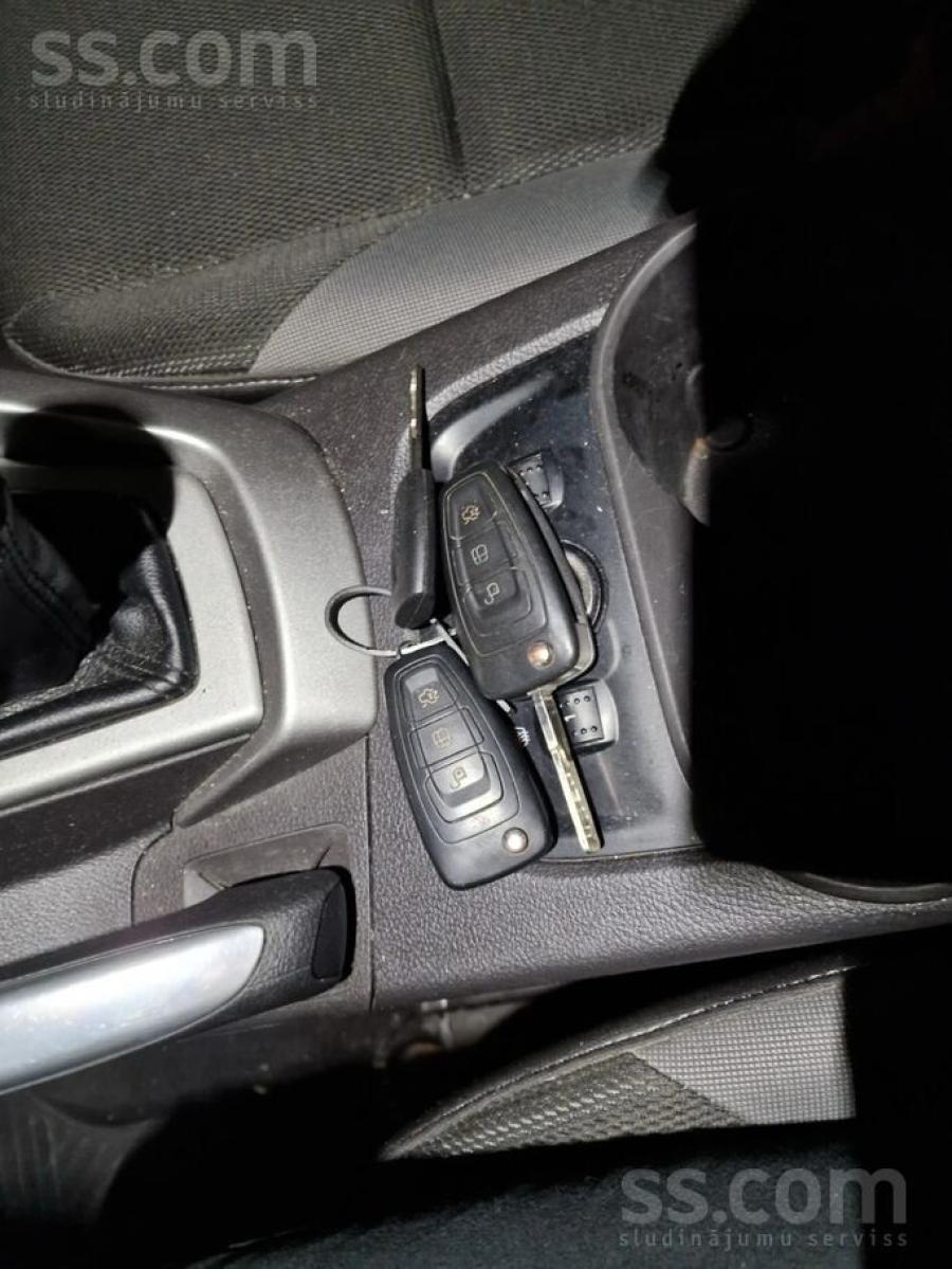 Pelēks Ford Focus 2014 Rīga, ar dzinēja tilpumu 1.60 L un nobraukumu 154 tūkst. km par 4370 €, foto 18 vietnē AUTOMOTO.COM.LV