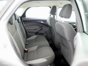 Pelēks Ford Focus 2014 Tallina, ar dzinēja tilpumu 1.60 L un nobraukumu 286 tūkst. km par 2299 €, foto 15 vietnē AUTOMOTO.COM.LV