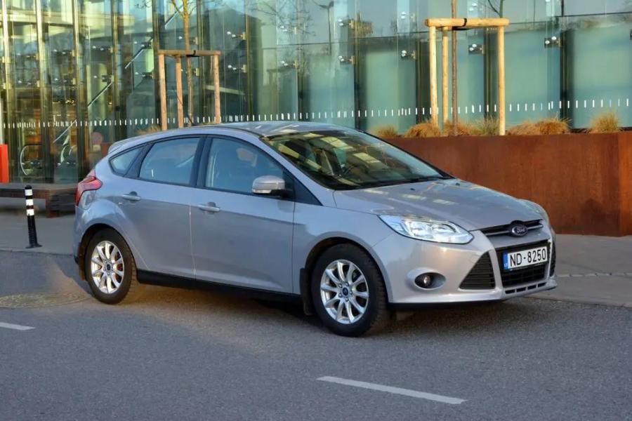 Grey Ford Focus 2014 in Riga, with an engine capacity of 1.60 L and mileage of 152 thousand km for 4000 €, photo 1 on AUTOMOTO.COM.LV