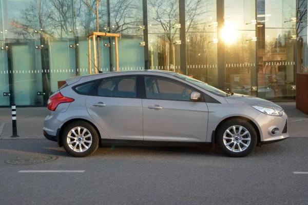 Grey Ford Focus 2014 in Riga, with an engine capacity of 1.60 L and mileage of 152 thousand km for 4000 €, photo 2 on AUTOMOTO.COM.LV