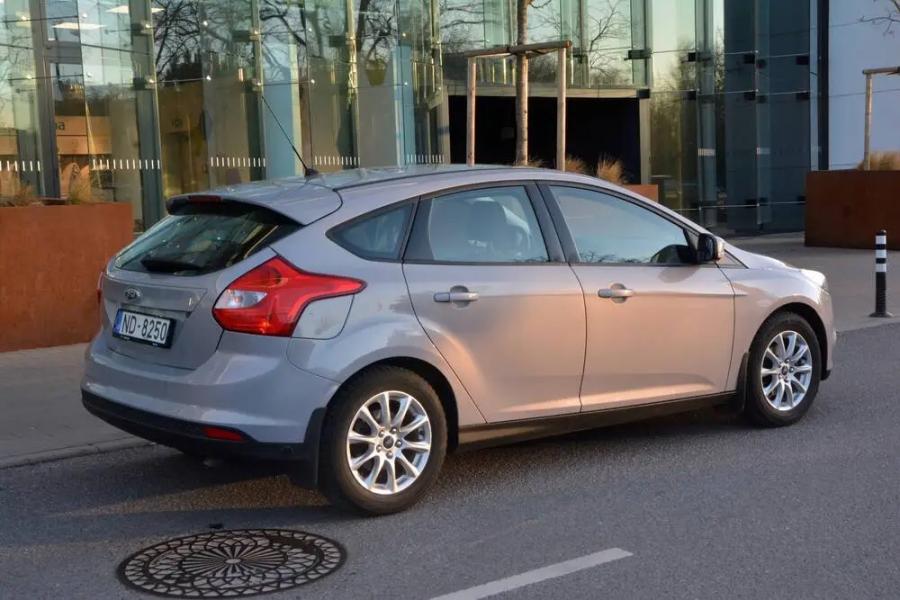 Grey Ford Focus 2014 in Riga, with an engine capacity of 1.60 L and mileage of 152 thousand km for 4000 €, photo 4 on AUTOMOTO.COM.LV