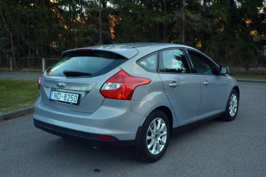 Grey Ford Focus 2014 in Riga, with an engine capacity of 1.60 L and mileage of 152 thousand km for 4000 €, photo 6 on AUTOMOTO.COM.LV