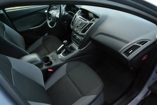 Grey Ford Focus 2014 in Riga, with an engine capacity of 1.60 L and mileage of 152 thousand km for 4000 €, photo 10 on AUTOMOTO.COM.LV