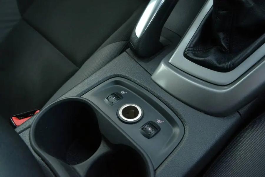 Grey Ford Focus 2014 in Riga, with an engine capacity of 1.60 L and mileage of 152 thousand km for 4000 €, photo 14 on AUTOMOTO.COM.LV