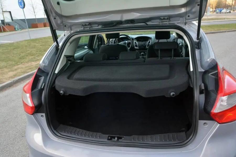 Grey Ford Focus 2014 in Riga, with an engine capacity of 1.60 L and mileage of 152 thousand km for 4000 €, photo 15 on AUTOMOTO.COM.LV