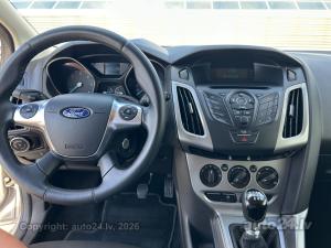 Pelēks Ford Focus 2014 Pērnava, ar dzinēja tilpumu 1.60 L un nobraukumu 173 tūkst. km par 3300 €, foto 15 vietnē AUTOMOTO.COM.LV