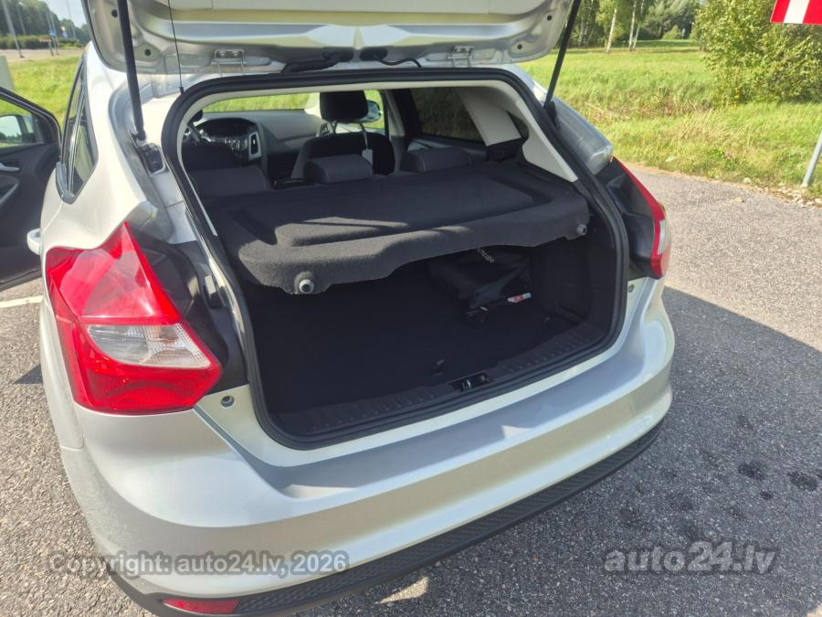Pelēks Ford Focus 2014 Pērnava, ar dzinēja tilpumu 1.60 L un nobraukumu 172 tūkst. km par 4450 €, foto 10 vietnē AUTOMOTO.COM.LV