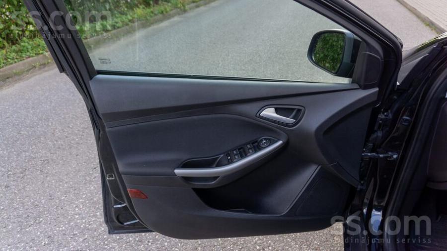 Grey Ford Focus 2014 in Riga, with an engine capacity of 1.60 L and mileage of 203 thousand km for 3190 €, photo 23 on AUTOMOTO.COM.LV