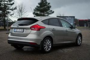 Pelēks Ford Focus 2015 Liepāja, ar dzinēja tilpumu 1.00 L un nobraukumu 135 tūkst. km par 7850 €, foto 5 vietnē AUTOMOTO.COM.LV