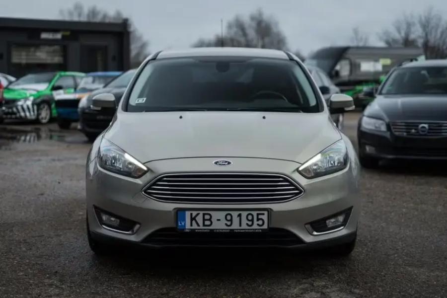 Pelēks Ford Focus 2015 Liepāja, ar dzinēja tilpumu 1.00 L un nobraukumu 135 tūkst. km par 7850 €, foto 7 vietnē AUTOMOTO.COM.LV