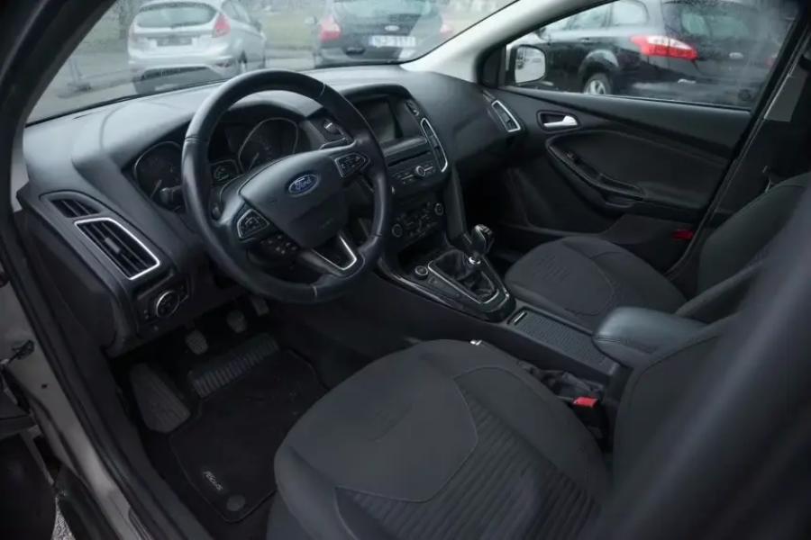 Pelēks Ford Focus 2015 Liepāja, ar dzinēja tilpumu 1.00 L un nobraukumu 135 tūkst. km par 7850 €, foto 9 vietnē AUTOMOTO.COM.LV