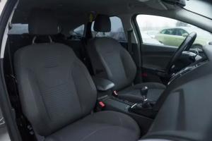 Pelēks Ford Focus 2015 Liepāja, ar dzinēja tilpumu 1.00 L un nobraukumu 135 tūkst. km par 7850 €, foto 12 vietnē AUTOMOTO.COM.LV