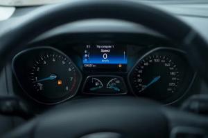 Pelēks Ford Focus 2015 Liepāja, ar dzinēja tilpumu 1.00 L un nobraukumu 135 tūkst. km par 7850 €, foto 13 vietnē AUTOMOTO.COM.LV