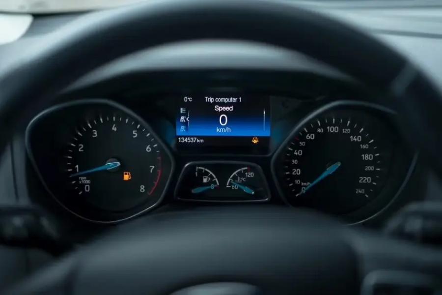 Pelēks Ford Focus 2015 Liepāja, ar dzinēja tilpumu 1.00 L un nobraukumu 135 tūkst. km par 7850 €, foto 13 vietnē AUTOMOTO.COM.LV