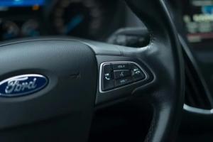 Pelēks Ford Focus 2015 Liepāja, ar dzinēja tilpumu 1.00 L un nobraukumu 135 tūkst. km par 7850 €, foto 19 vietnē AUTOMOTO.COM.LV
