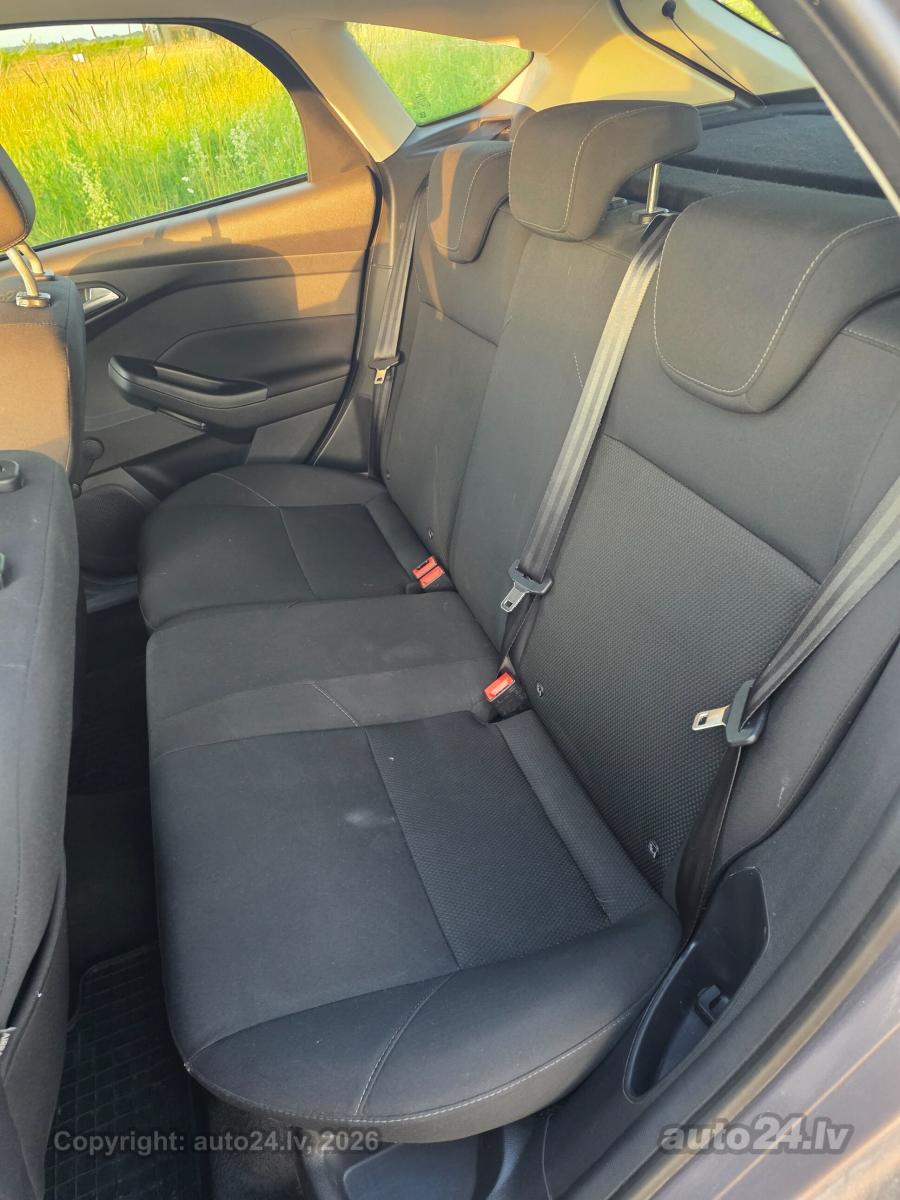 Pelēks Ford Focus 2015 Narva, ar dzinēja tilpumu 1.50 L un nobraukumu 250 tūkst. km par 4500 €, foto 9 vietnē AUTOMOTO.COM.LV