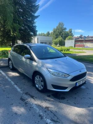 Pelēks Ford Focus 2015 Tallina, ar dzinēja tilpumu 0.00 L un nobraukumu 110 tūkst. km par 5999 €, foto 4 vietnē AUTOMOTO.COM.LV