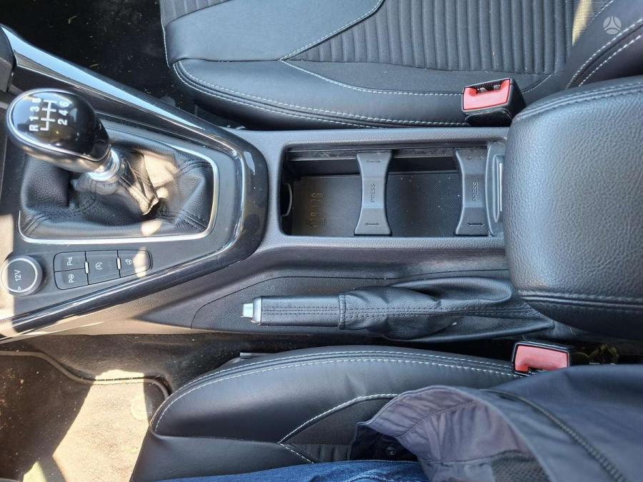 Pelēks Ford Focus 2015 Kauņa, ar dzinēja tilpumu 1.50 L un nobraukumu 117 tūkst. km par 6500 €, foto 13 vietnē AUTOMOTO.COM.LV