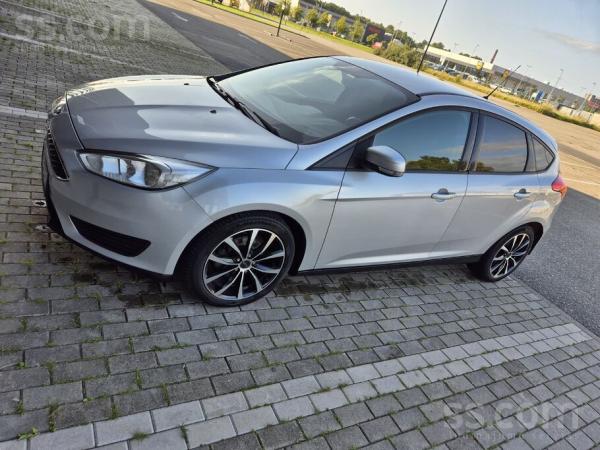 Pelēks Ford Focus 2015 Liepāja, ar dzinēja tilpumu 1.60 L un nobraukumu 153 tūkst. km par 5900 €, foto 1 vietnē AUTOMOTO.COM.LV