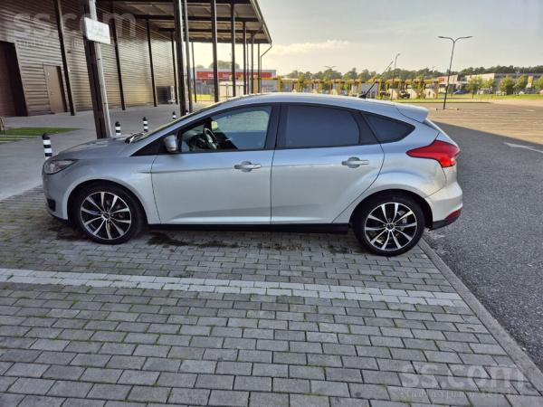 Pelēks Ford Focus 2015 Liepāja, ar dzinēja tilpumu 1.60 L un nobraukumu 153 tūkst. km par 5900 €, foto 3 vietnē AUTOMOTO.COM.LV